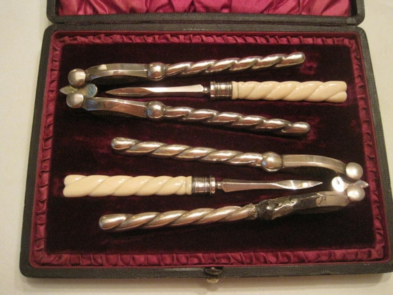 Antique Nutcracker Set