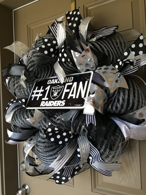 Raider wreath black and silver wreath raider fan wreath