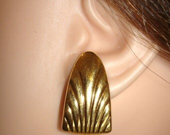 Gold shell earrings | Etsy
