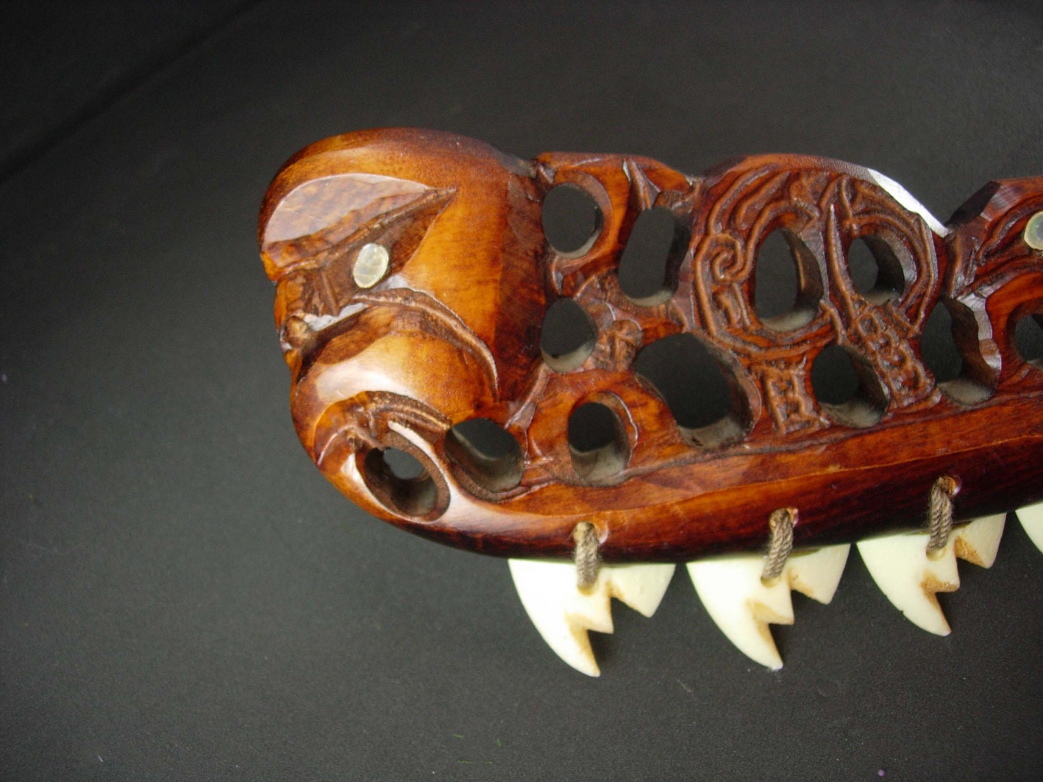 Hawaii BIZARRE weapon carved face Maripi Tuatini saw teeth