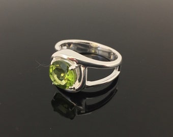 Modern peridot ring | Etsy
