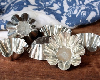 Vintage tin molds | Etsy