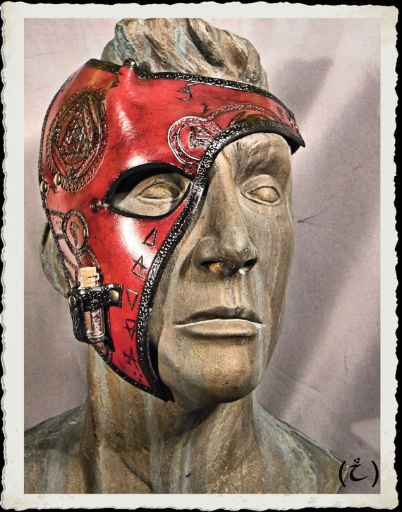 Red leather half mask Alchemist