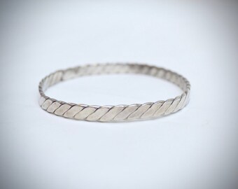 Alpaca bracelet | Etsy