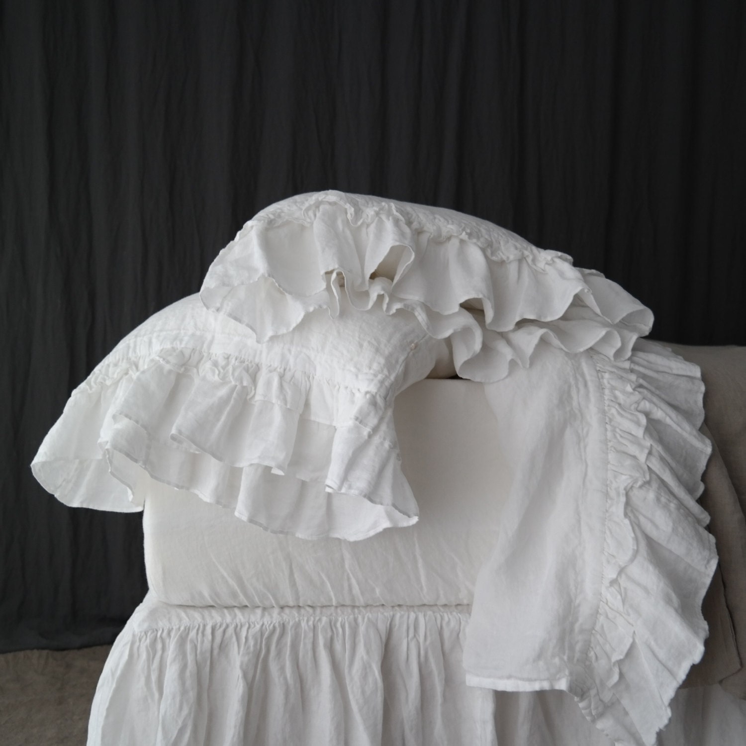 LINEN SHEETS SET with ruffles. 4 pieces-flat ruffled top