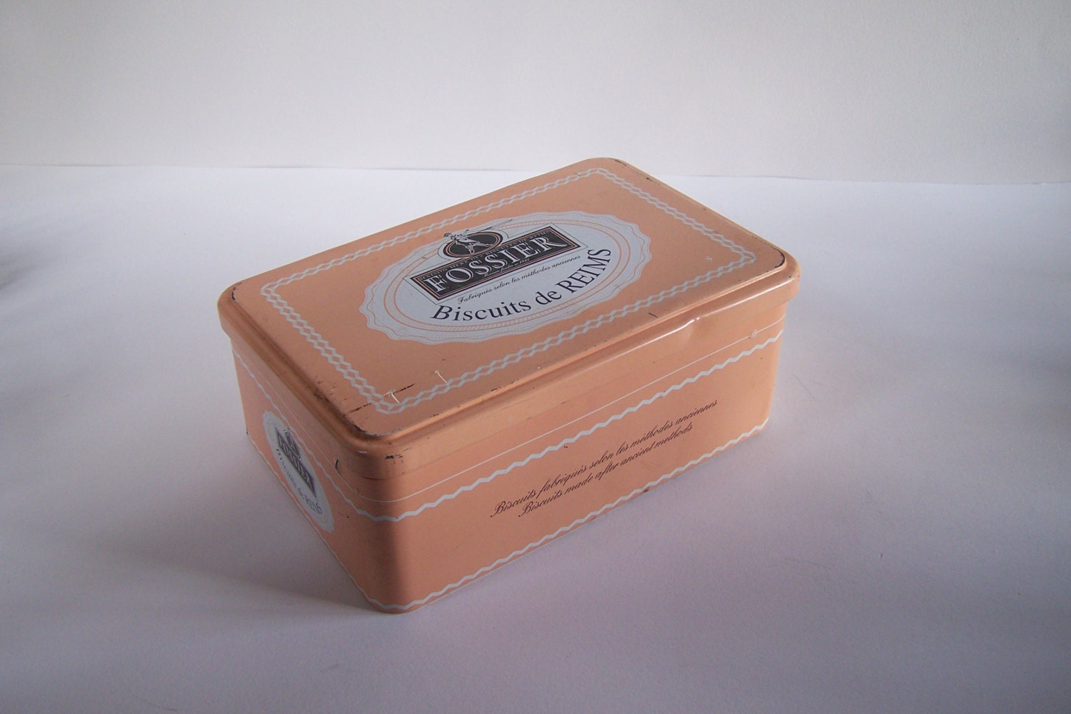 Tin box “Fossier” bicuits from Reims Pink biscuits from Reims vintage ...