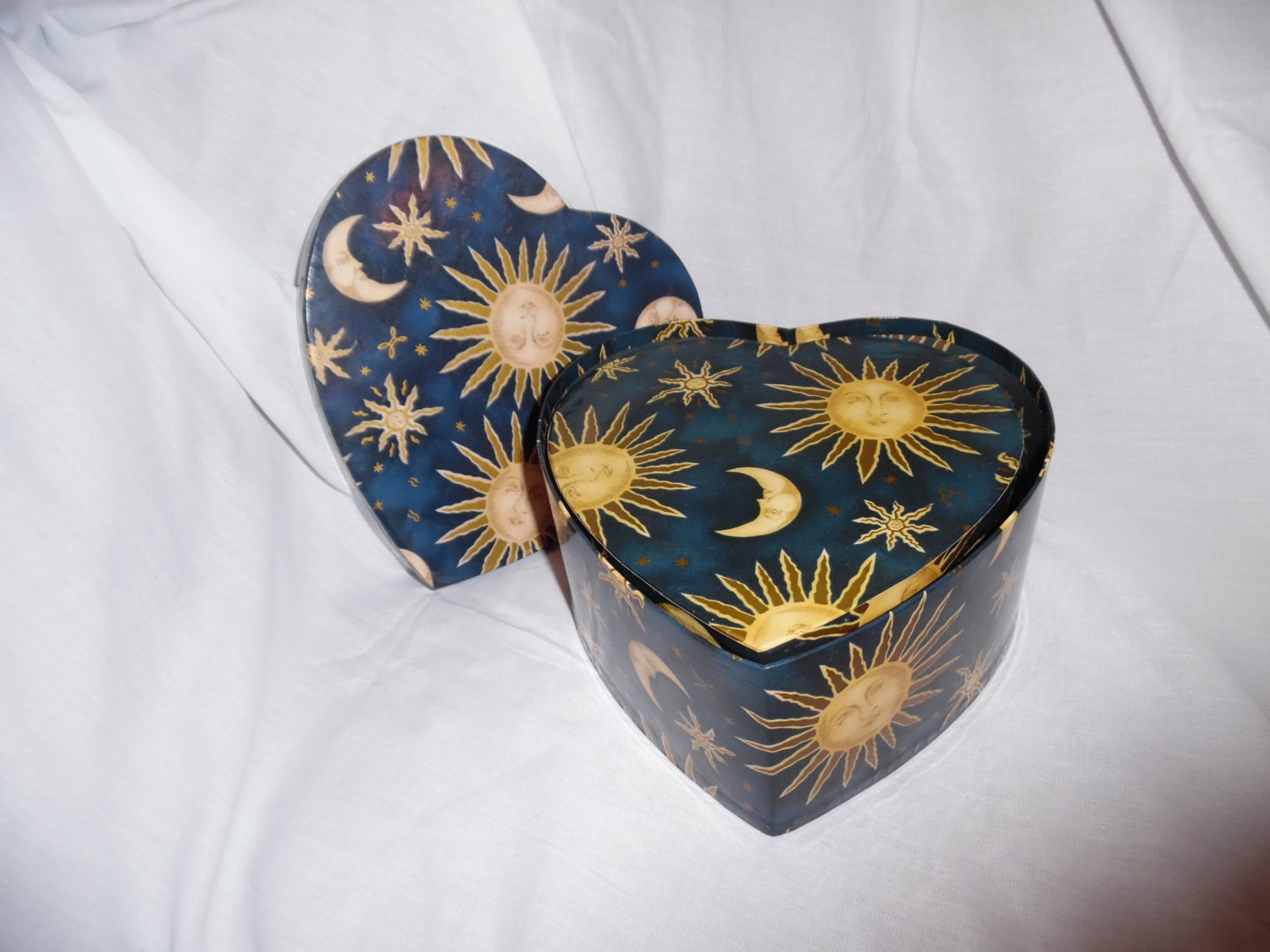 Vintage 90’s Celestial Stack Heart shaped Boxes – Haute Juice