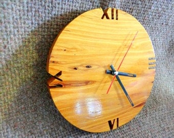 Reloj Mural de Pared en Madera Nativa de Mañio por ElEmporiodeSofia