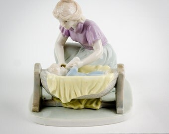 Napco Figurine Picnickers. SH1G