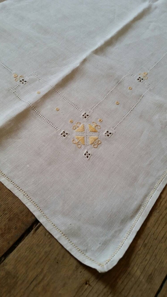 Vintage Linen Farmhouse Tablecloth and napkin set. Natural