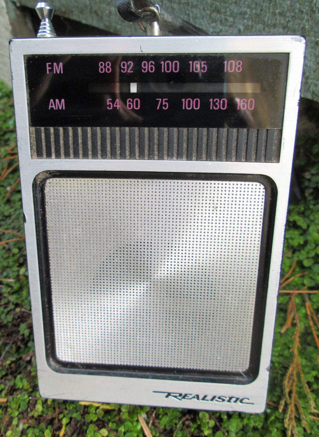 Vintage Radio Shack Realistic Transistor Radio Model 12-714.