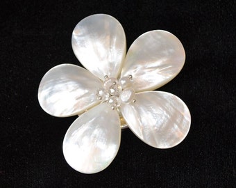 Sea Shell Crystal Flower Necklace by OceaneJewelryAndGift on Etsy