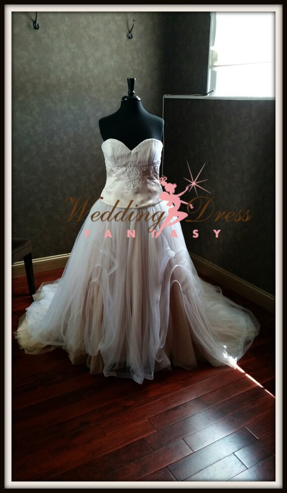 Stunning Cream Wedding Dress with Sweetheart Neckline