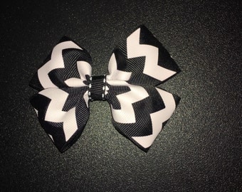 Items similar to Hot Pink and White Chevron Print Bow on Etsy
