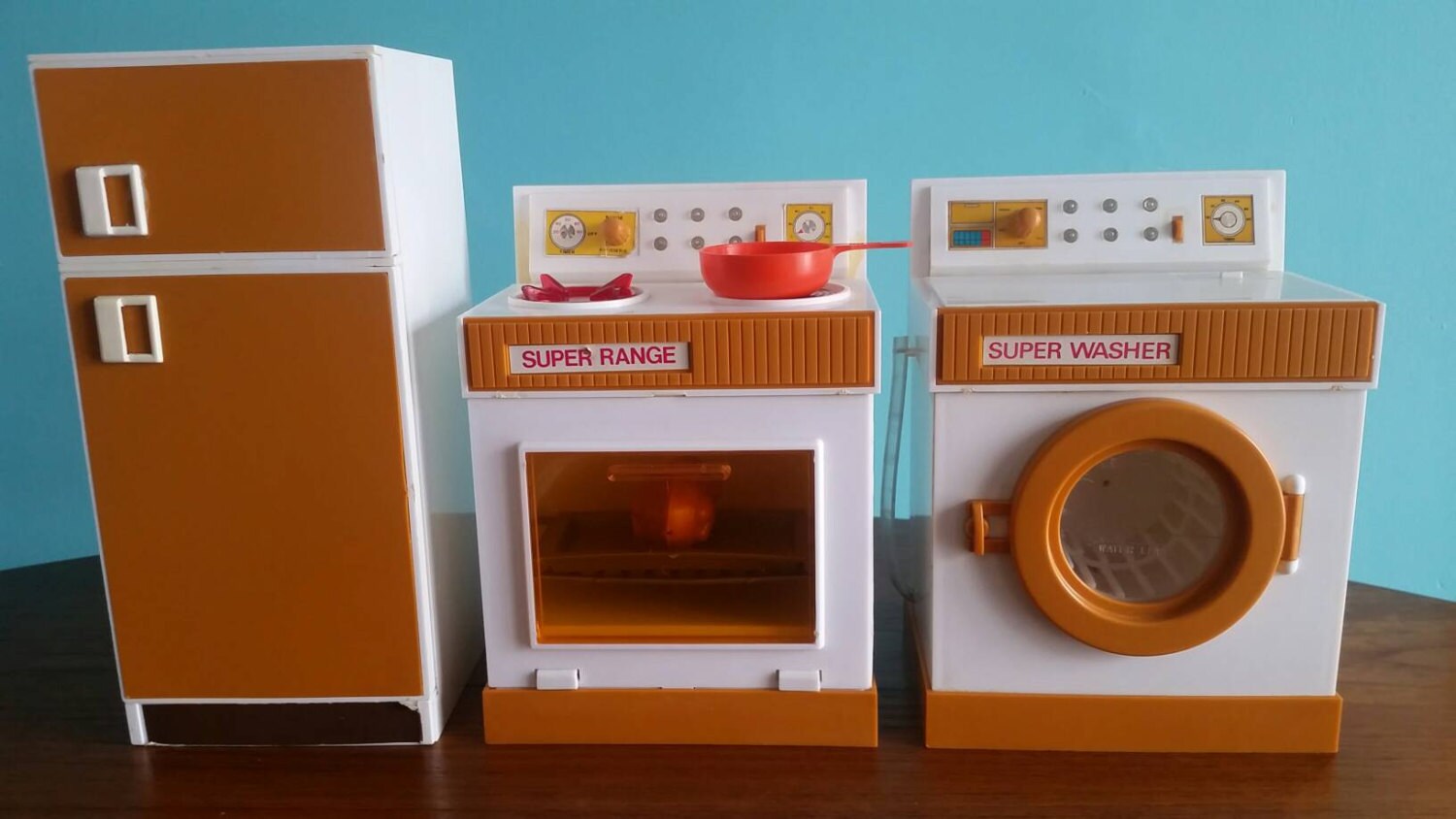Vintage toy kitchen set. Nasta Ind Inc New York 1977. Plastic