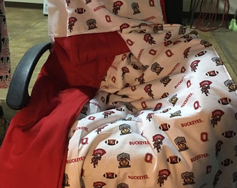Items similar to Pillow Quilt / Quillow Green and Red 'House Divided ...