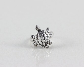 Beautifully Detailed Sterling Silver Turtle ring with diamond