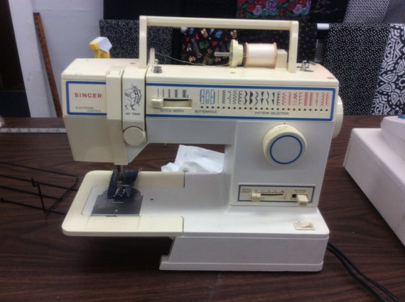 Heavy duty free arm SINGER sewing model 5932 by MARIAFABRIC