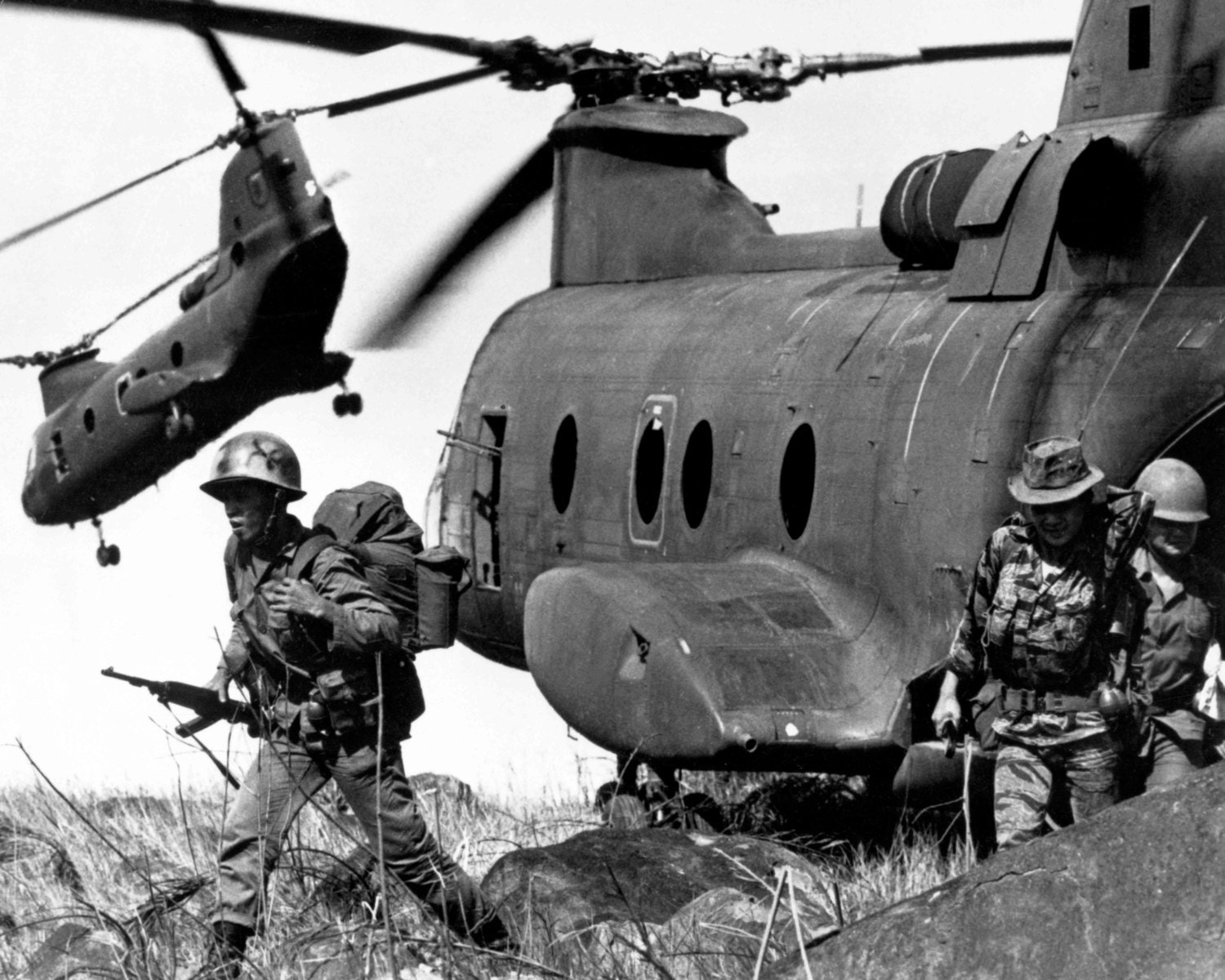 LZ troop dropoff | Vietnam war photos, First indochina war, Vietnam war