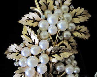 Trifari pearl brooch | Etsy