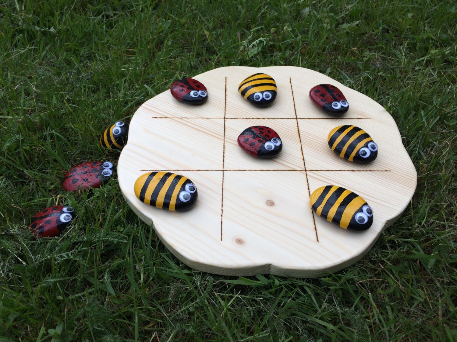 Tic Tac Toe Board game Bees vs Ladybugs hand painted by AKtouch