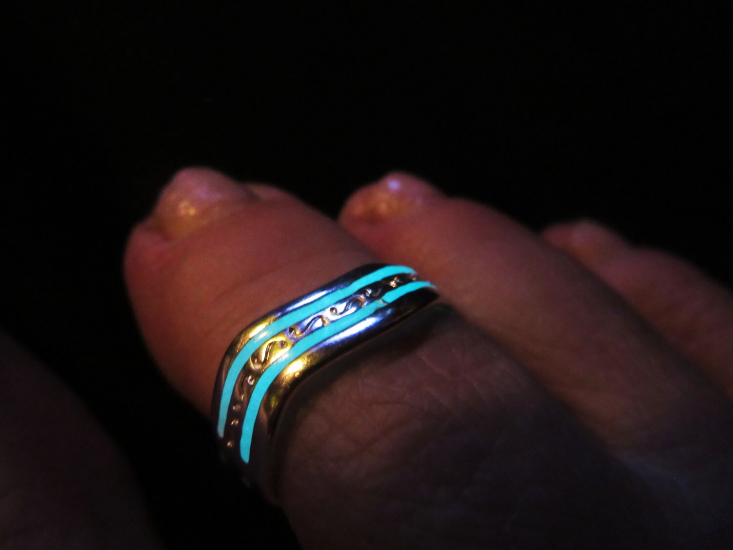 Toe ring glow in the dark// silver plated