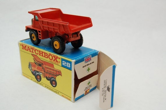No.28 Mack Dump Truck Yellow Hubs w/Original Box by Matchbox