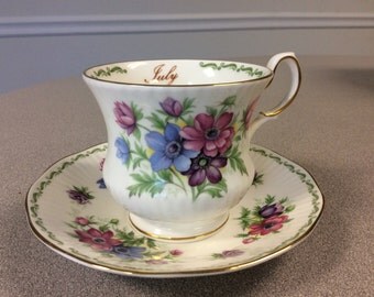 Items similar to Foley Bone China Teacup Set Ribbed Scalloped Dramatic ...