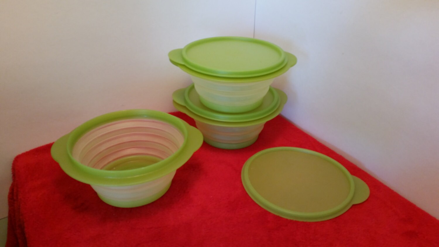 Tupperware flat out collapsible bowl set / tupperware green
