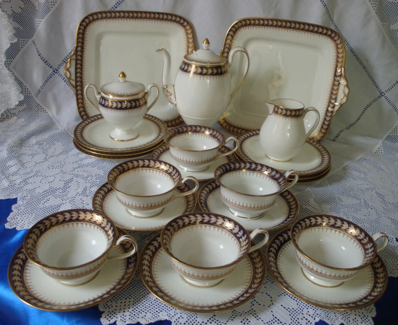 Antique WEDGWOOD Gilded Tea Set 23 pieces Circa 1900 Antique WEDGWOOD Gilded Tea Set 23 pieces Circa 1900