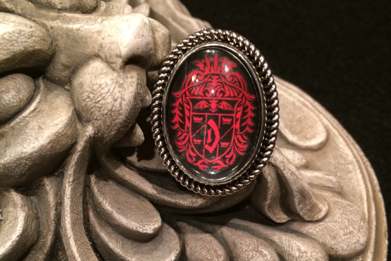 Dracula family crest - nomidea