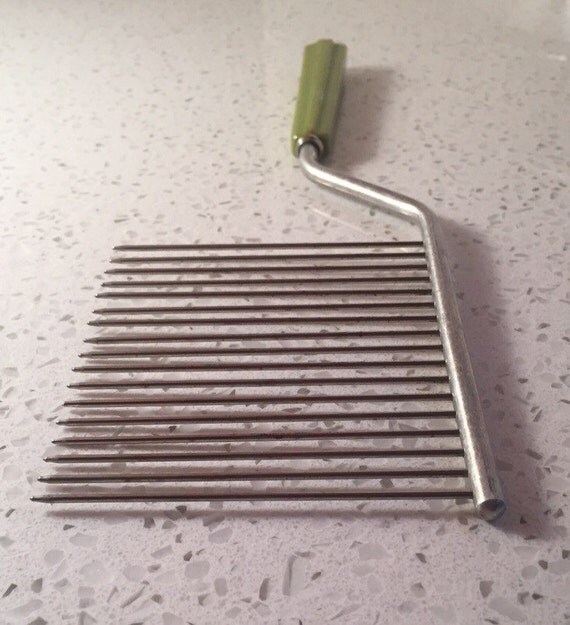 Bakelite Handled Cake Cutter