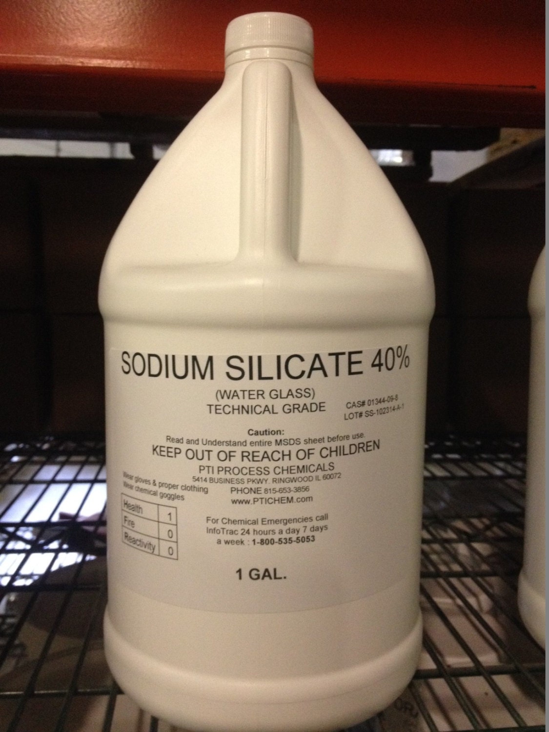 Sodium Silicate 40% Water Glass 1 gallon.