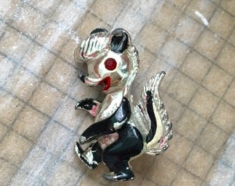Skunk pin | Etsy