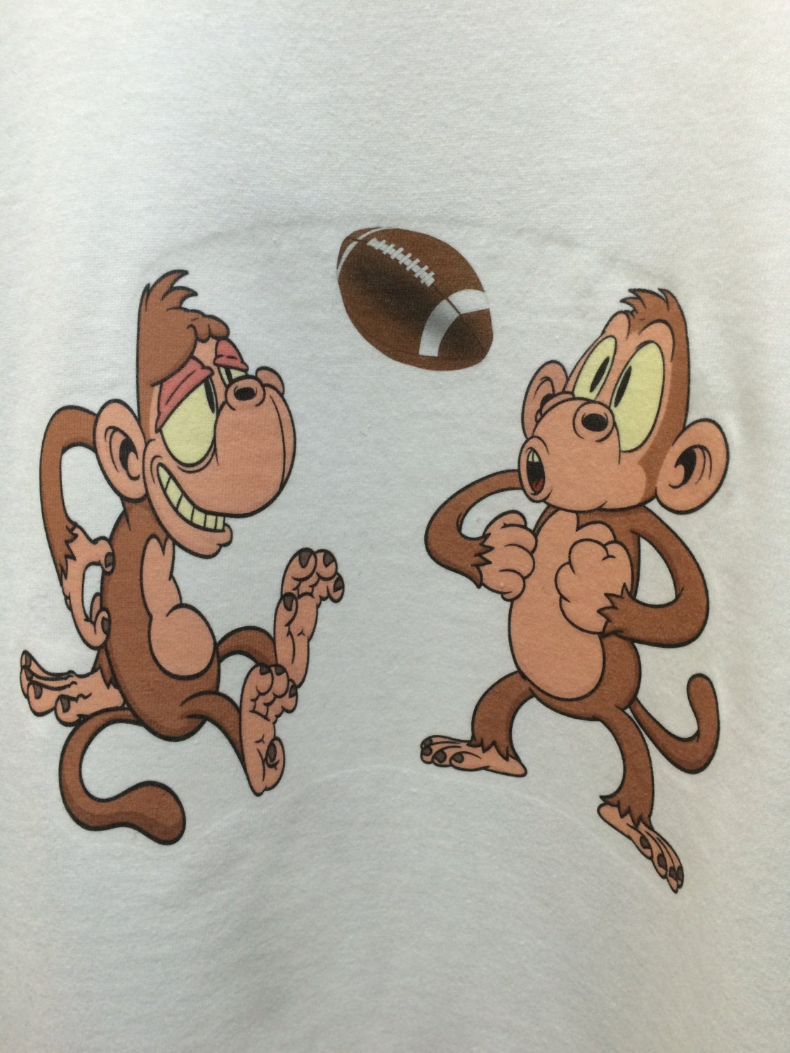 2 MONKEYS & A FOOTBALL : T-Shirt