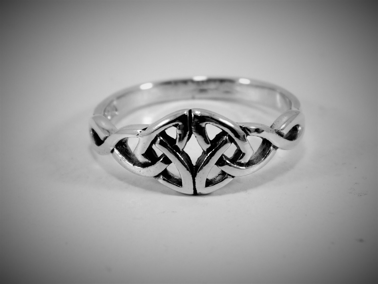 Sterling Silver Trinity Triquetra Knot Ring / Celtic Ring