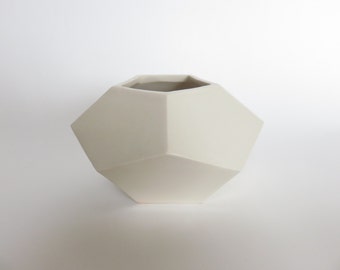 White ceramic vase | Etsy