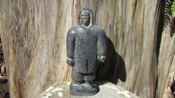 Escultura de piedra del hombre arte esquimal de Canadá tallado