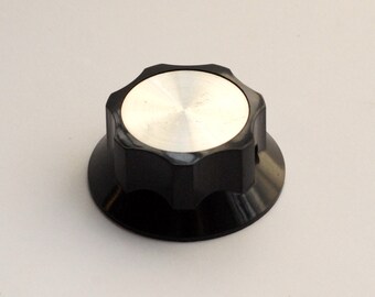 1940's GE Bakelite radio knob with art deco style by LeedsRadio