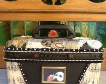 Popular items for vintage train case on Etsy