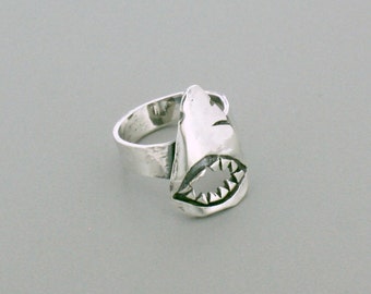 Shark tooth ring | Etsy