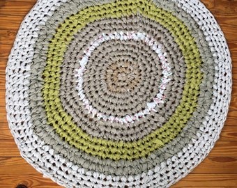 Items similar to Beautiful round hand crochet wool rug, grey with ...