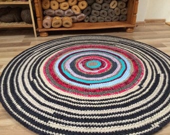 Cute spotted round rug 50'' in diameter hand