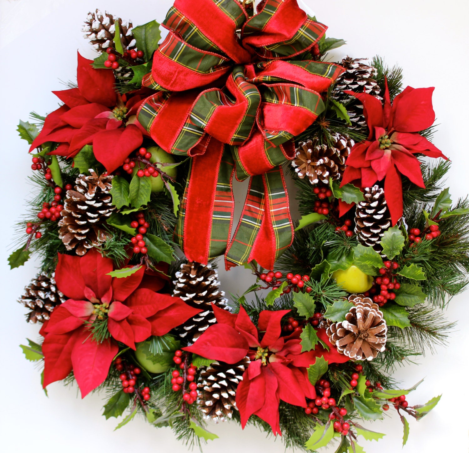 Poinsettia Christmas Wreath. Traditional Country Woodland