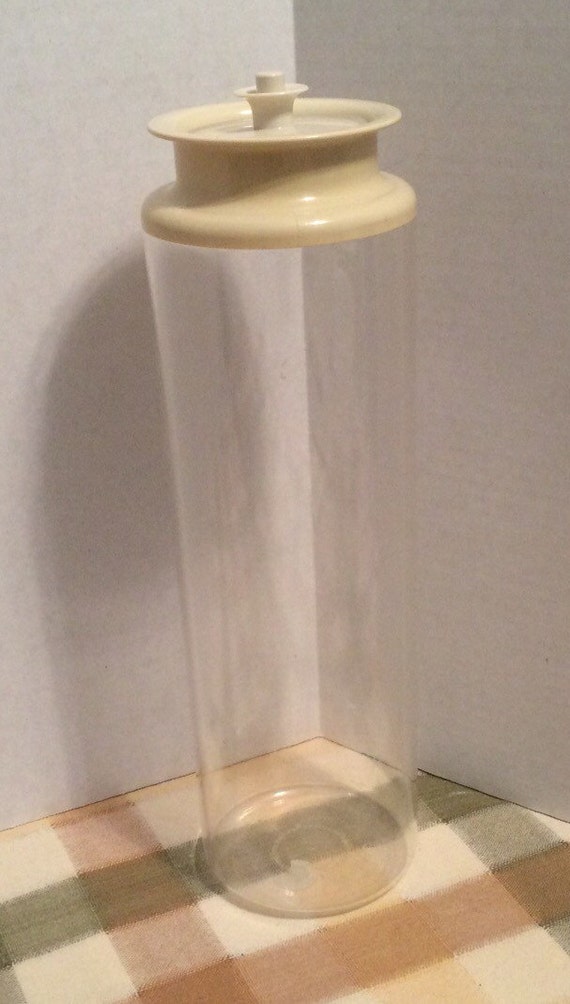 Vintage Tupperware Spaghetti Keeper with Seal 1486