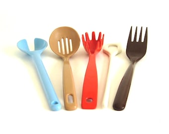 Ekco Spatula Pancake Turner Plastic Nylon Round by LaurasLastDitch