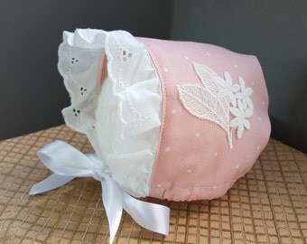 Baby bonnet with lace around face