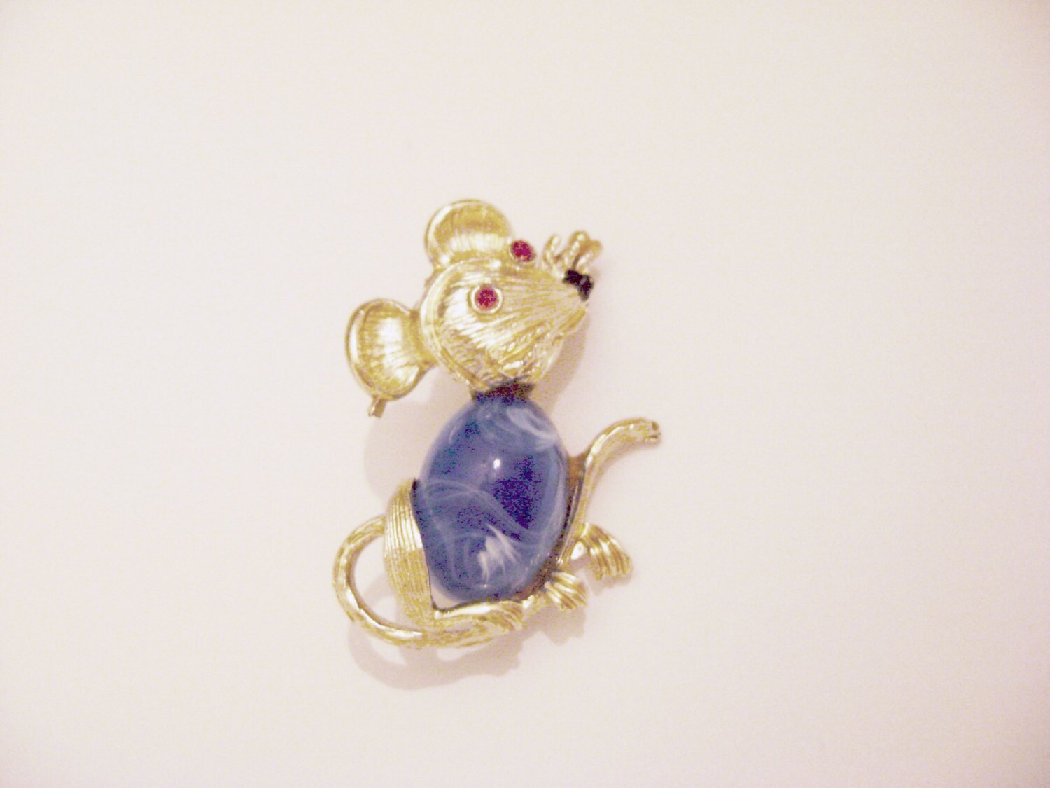 Vintage Jelly Belly Mouse Pin Brooch Unsigned Blue And White