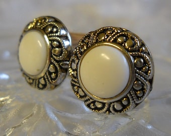 Items similar to Leaf and turquoise bead Dangle Gauge Plug Earrings 8g ...