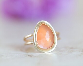 Gold moonstone ring | Etsy